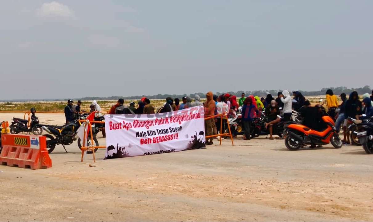 Warga Mengare Komplek Demo Smelter PTFI, Tuntut 60 Persen Penyerapan ...